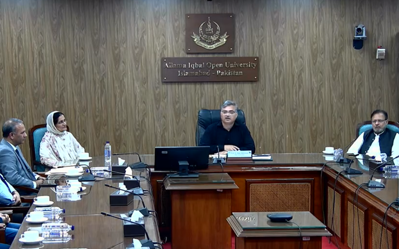 Empowering Educators: AI integration training for university faculty in ...